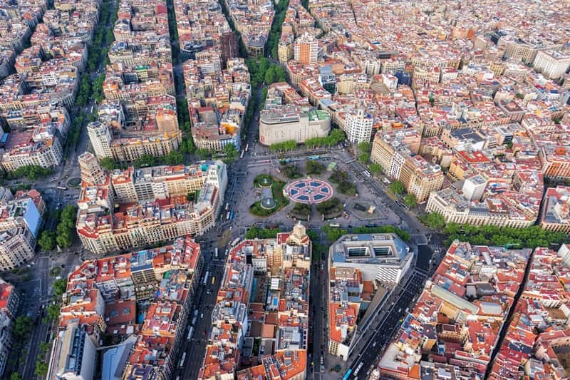 Visit Plaza de Catalunya: Complete guide | Locabarcelona